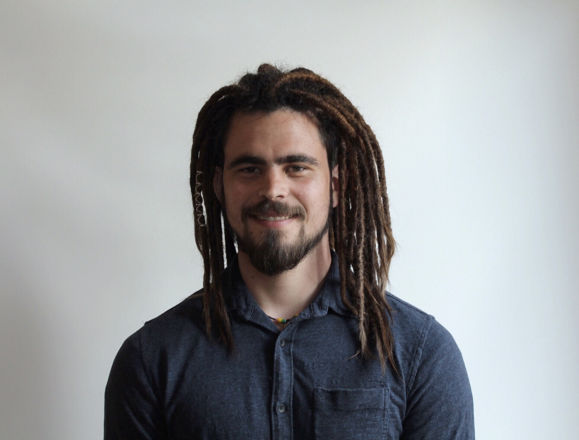 Dreadlocks naturels pour homme : création chic et bohême